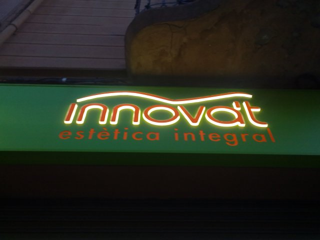 Rótulos retroiluminados con leds